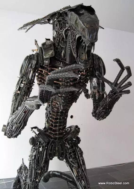 La replica della regina aliena da otto piedi di Robosteel mette lo xenomorfo madre nel tuo salotto 10264_2