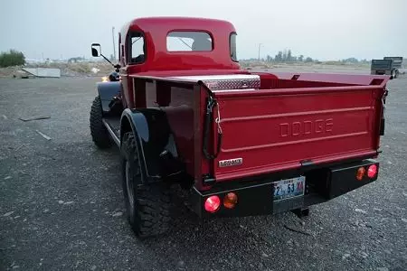 Legacy Power Wagon：经典卡车进行现代化改造 10349_2