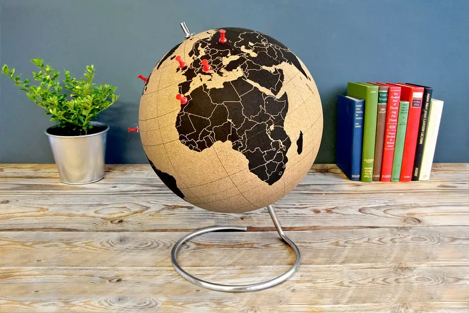 Cork Globe прикалывает ваши приключения по всему миру