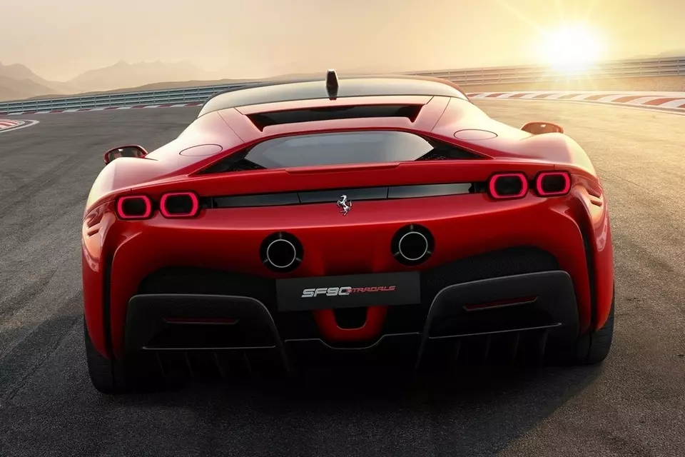 Ferrari SF90 Stradale Plug-In Hybrid 11226_4