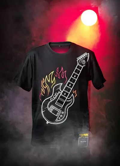 La chemise de guitare rock électronique met des sons à six cordes sur vos vêtements 12003_1