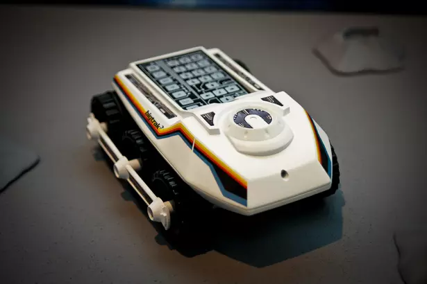 BigTrak Jr. Ровери барномарезишавандаи моҳро эҳё мекунад