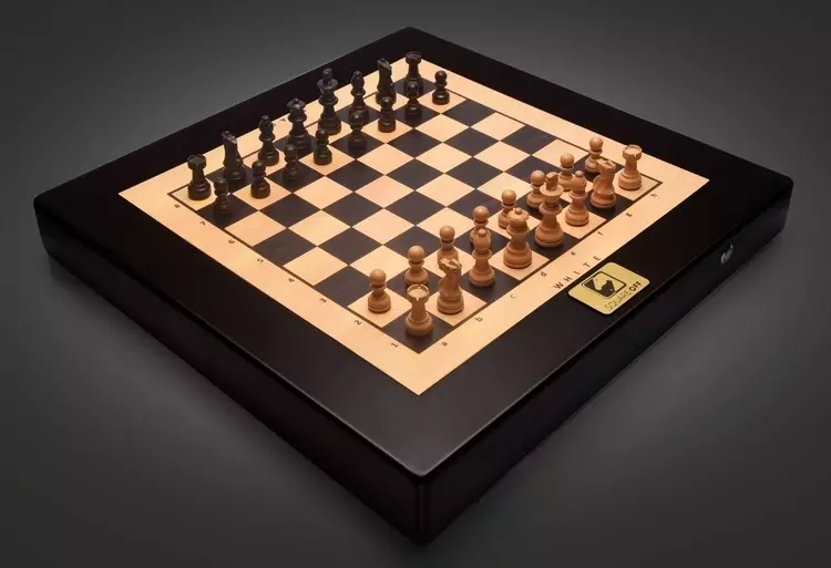 Square Off Robot Chess Board