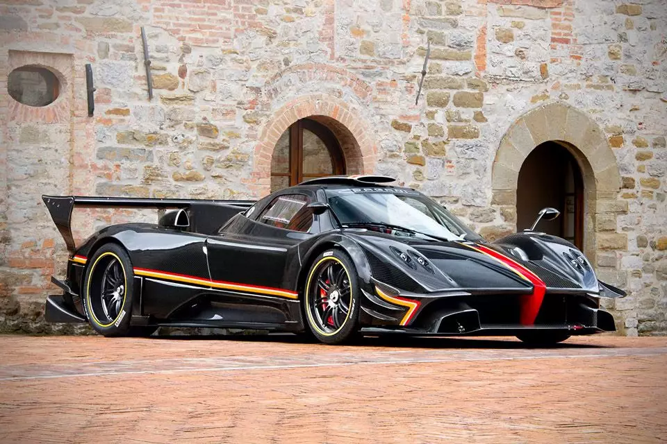 Pagani Zonda Revolucion 800 HP китерә, Супер-Агрессив Стиллау 13012_1