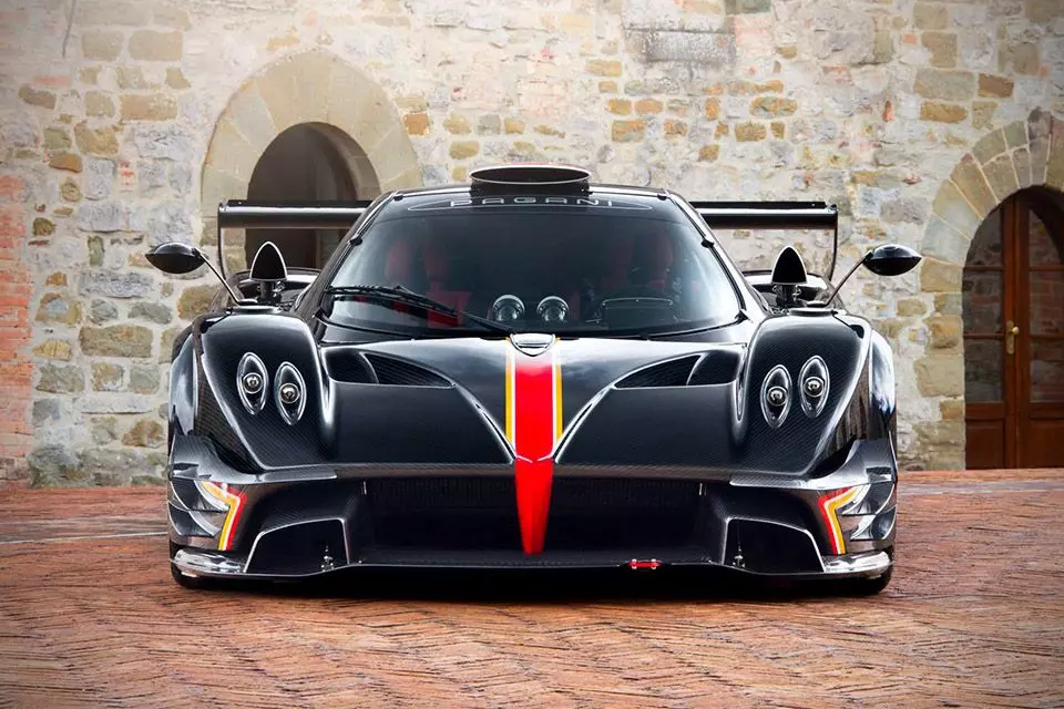 Pagani Zonda Revolucion 800 HP китерә, Супер-Агрессив Стиллау 13012_2