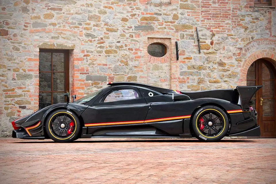 Pagani ZondaRevolucionは800HP、超アグレッシブなスタイリングをもたらします 13012_3