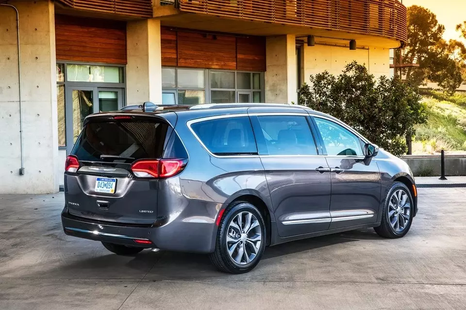 2017 Chrysler Pacifica Gibrid 13550_2