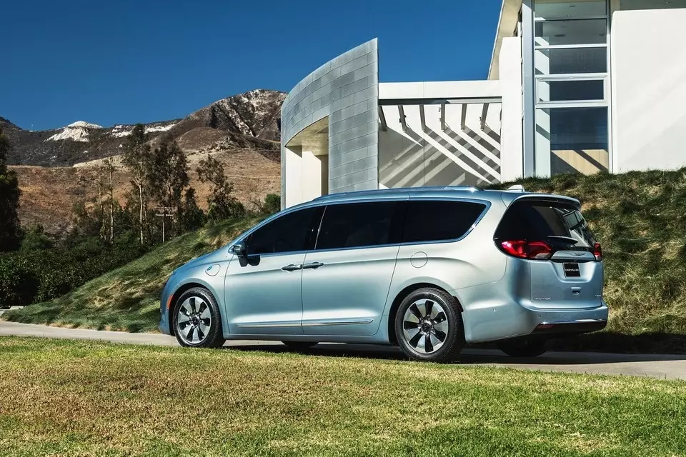 2017 оны Chrysler Pacifica Hybrid 13550_3