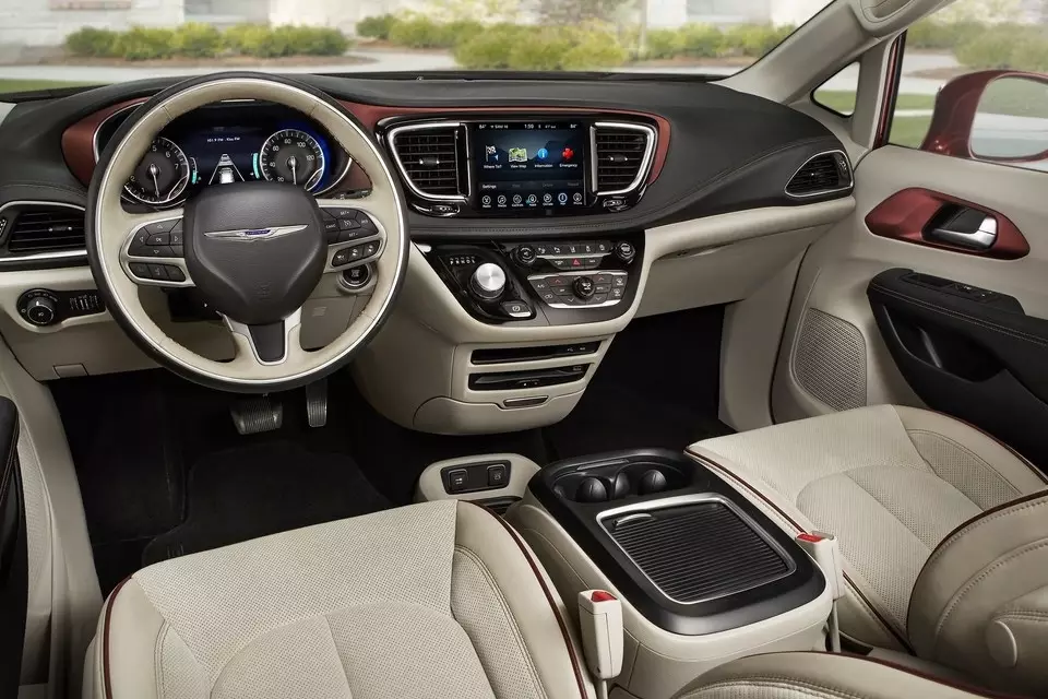 2017 Chrysler Pacifica Hybrid 13550_4