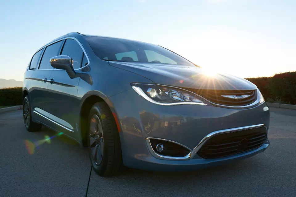 2017 Chrysler Pacifica -hybridi 13550_5