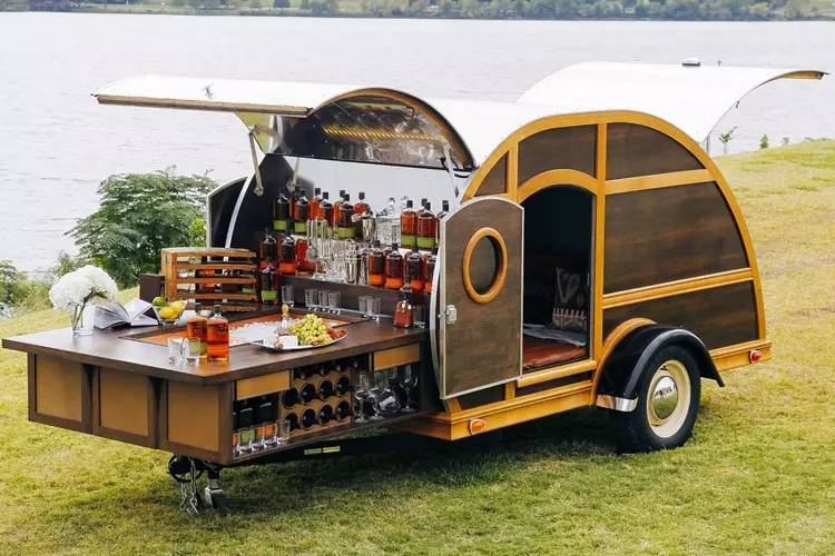 Bulleit Frontier Whisky Woody Trailer 13666_2