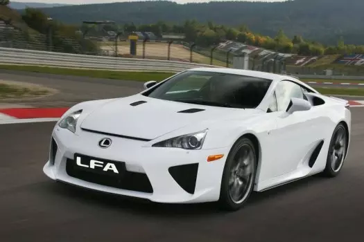 Toyota fer í ofurbílaviðskipti með Lexus LFA 13790_1