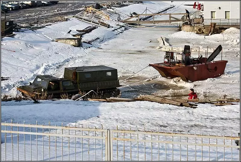 Ola Rusia: Barco con motoserra xigante 14604_2