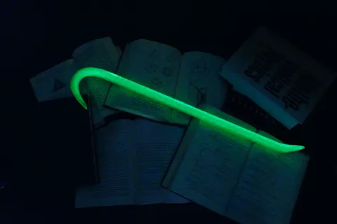 Glowbar არის Crowbar, რომელიც ანათებს სიბნელეში