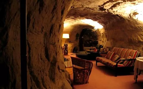 Живите как Фред Флинстоун в отеле Kokopeli’s Cave Bed & Breakfast 15202_1