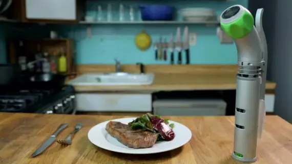 Nomiku je prijenosna Sous Vide mašina