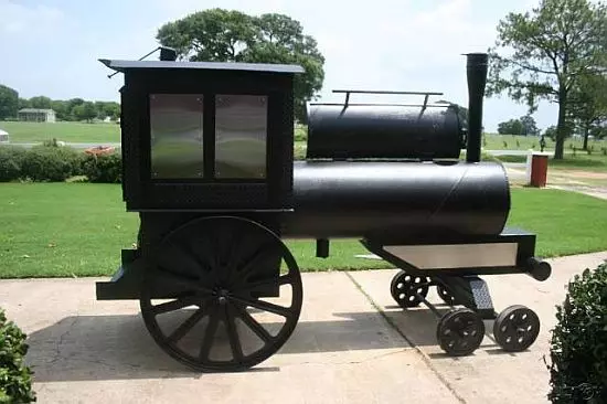 Kulħadd Hop Abbord Il-Ferrovija tal-BBQ