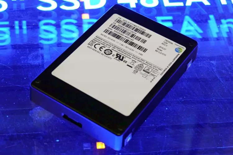 SSD Samsung de 16 TB