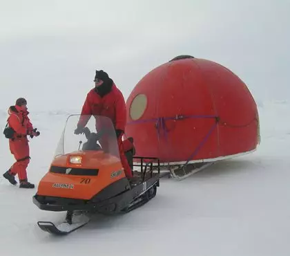 كابينة القمر الصناعي Igloo: A Way، Way Cooler Tent 21988_2