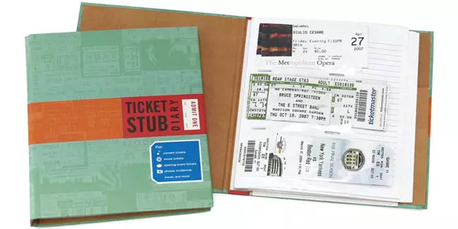 Ticket Stub Diary gesäit aus wéi e coole Wee fir Är Show Ticketen ze späicheren 23054_1