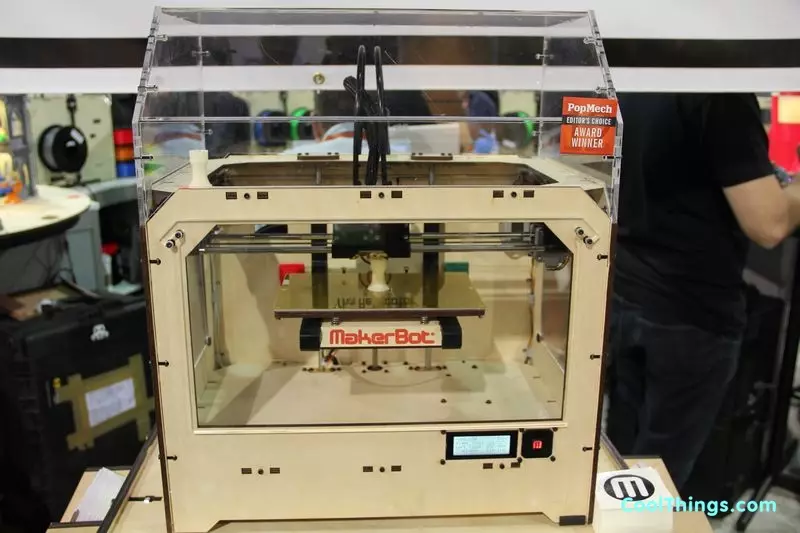 MakerBot Replicator 可以 3D 打印兩種顏色的麵包大小的物體 23893_2