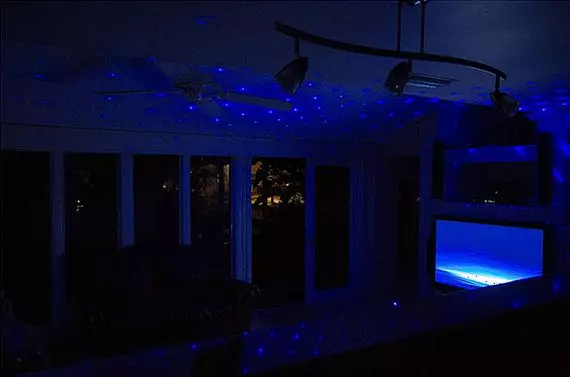 Blaue Laserlampe beleuchtet Ihr Zimmer mit Hunderten von Lasern 2512_3