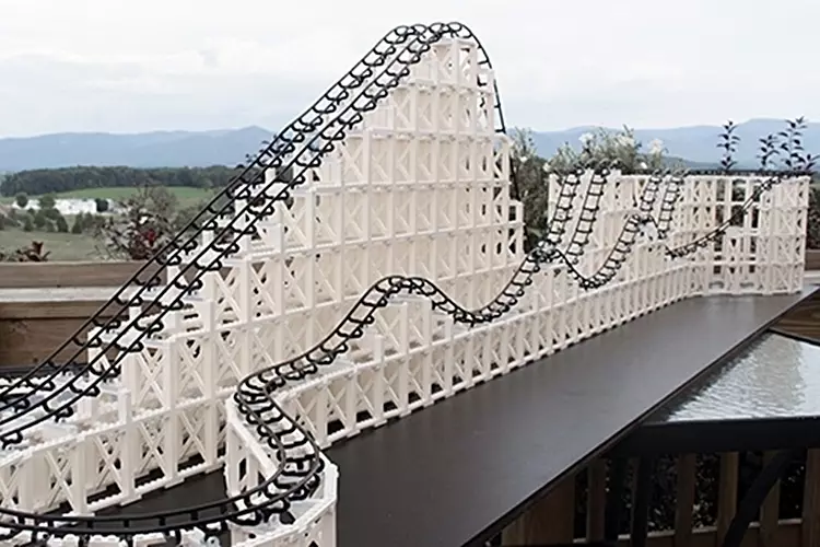 Cyclone Block-Based Roller Coaster Model Kit 2738_3