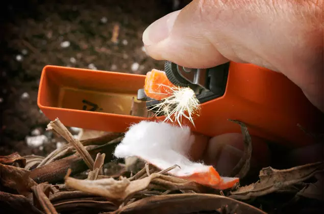 Zippo Emergency Fire Starter Kit hjelper deg med å holde deg varm utendørs