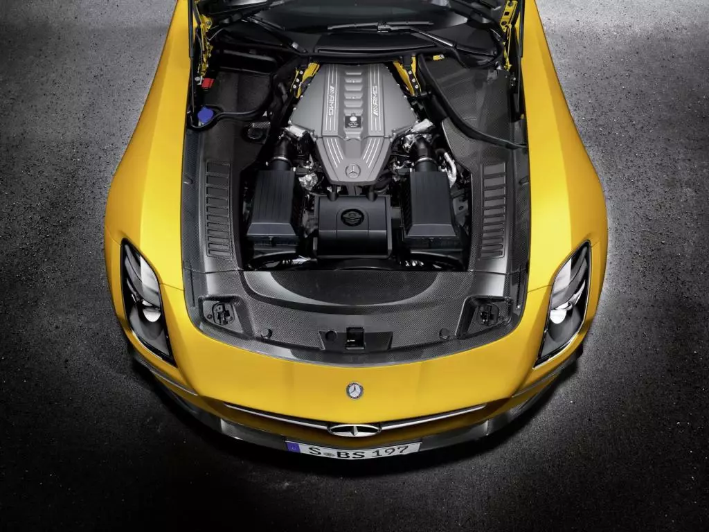 2014 Mercedes-Benz SLS AMG Qara Seriyası: Daha Yüngül, Daha Sürətli, Badder 3911_3