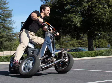 Sway Is An All-Electric Tilting Trike Scooter 3923_2