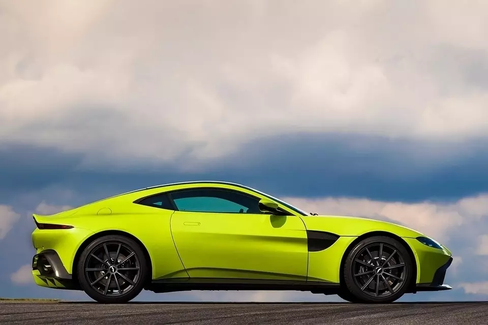 2018 Aston Martin Vantage 4130_2