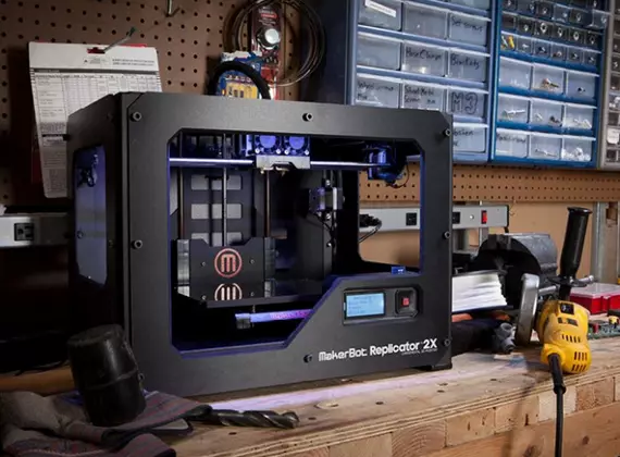 MakerBot Replicator 2X 3D 打印机可以打印两种颜色