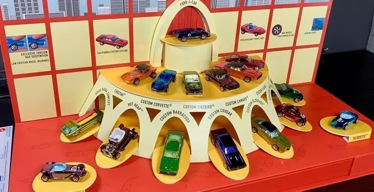 Hot Wheels Original 16 Display Set