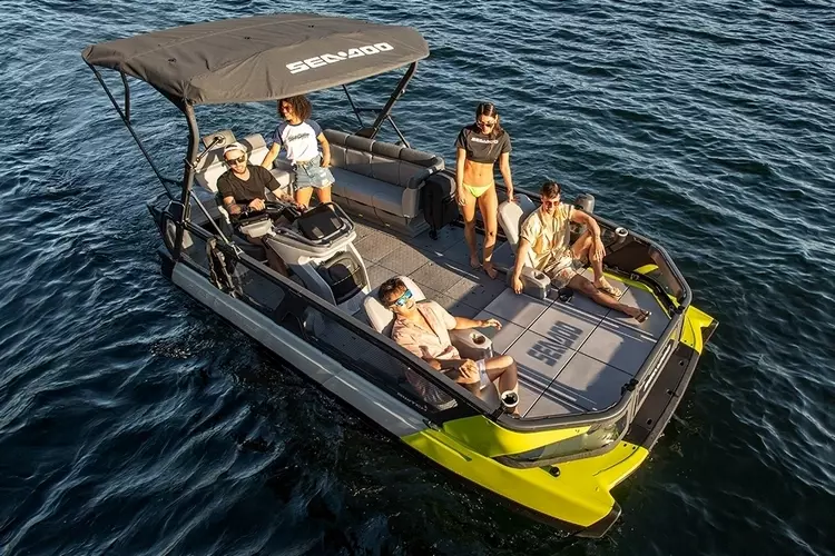 2022 Sea-Doo Switch PWC двигателен һәм зур понтон көймәсендә тизлекне куя