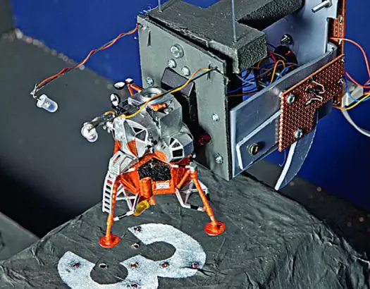 Atari Lunar Lander het in 'n werklike, bewegende dele-speletjie verander 5321_2