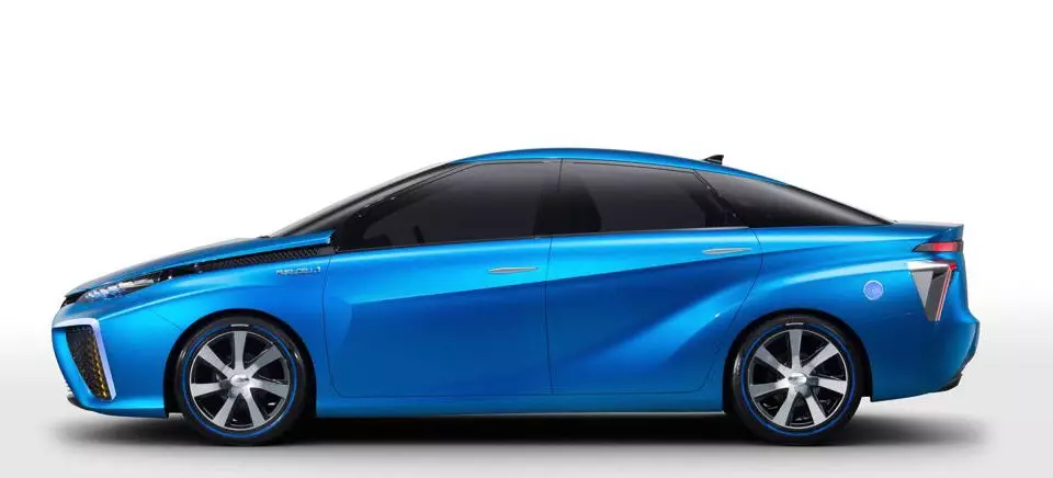 2015 Toyota FCV Hydrogen Car 5516_2