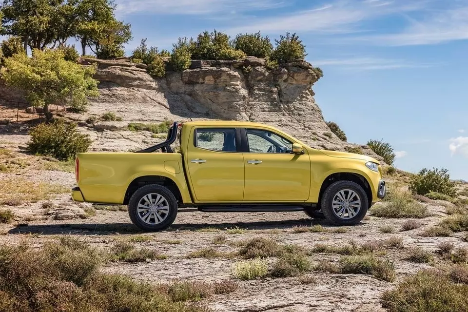 Mercedes-Benz X-Class Pickup Truck 5830_3