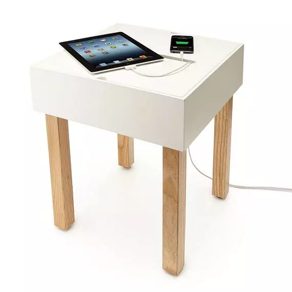 Hub Table бол таны цэнэглэх бүх хэрэгцээг хангах шөнийн тавиур юм 5960_2