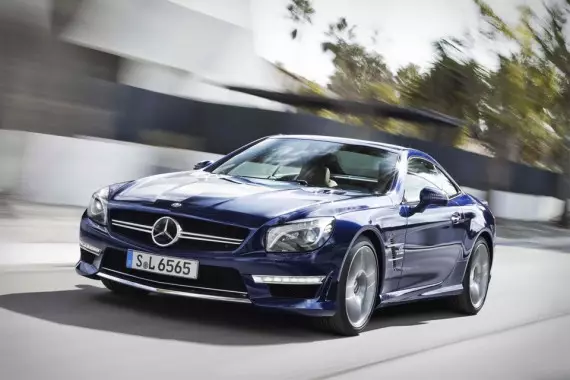 2013 Mercedes-Benz SL65 බැරෑරුම් බලයක්, අන්ධ ලෙස දිලිසෙන නිමාවක් ගෙන එයි 6063_1