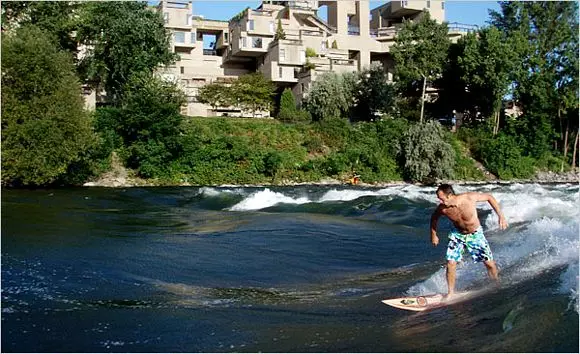 River Surfing në Habitat 67 në Montreal 610_1