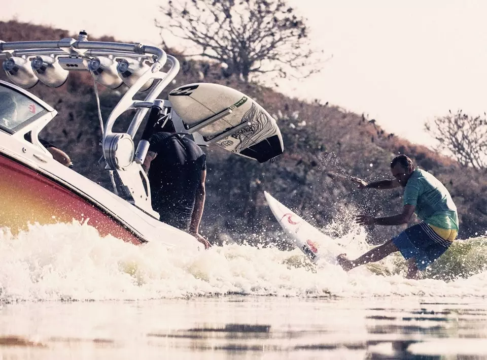 Mastercraft X20 Wakesurfing båd