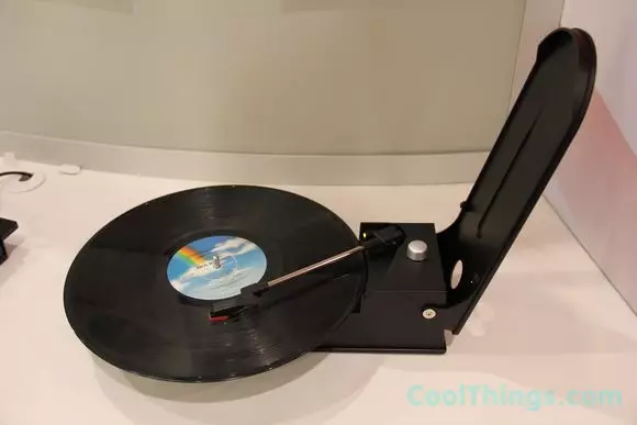 ION LP 2 GO என்பது அல்ட்ரா போர்ட்டபிள் USB Turntable Vinyl Record Player ஆகும்