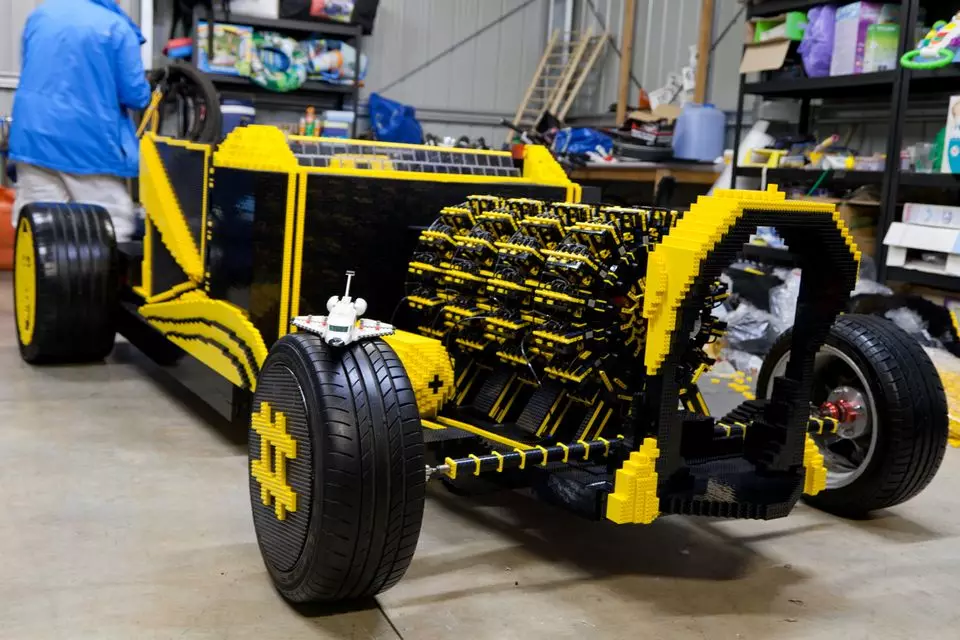 Lego lebensgroßes Auto 6310_1