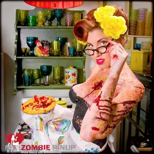 Selamat Halloween-Sepit Zombie Saya Meletakkan Model Zombie Seksi Pada Kalendar 2010 Anda 6444_2