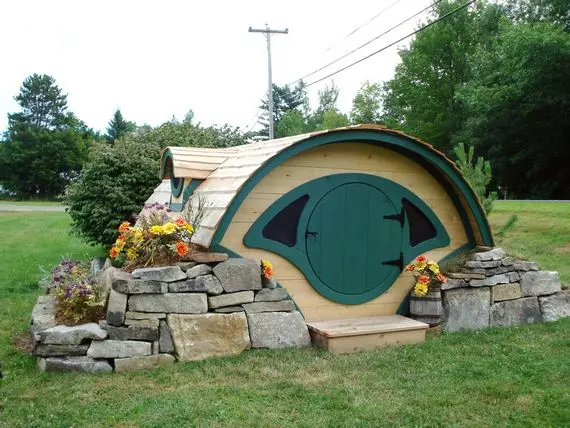 Hobbit Hole Playhouse Imabweretsa Zosangalatsa Zapakatikati Pansi Panu 6793_1