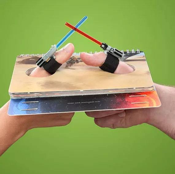 Đấu vật ngón tay cái bằng Lightsaber Thêm các thanh kiếm nhỏ vào các cuộc đấu ngón tay 6841_1