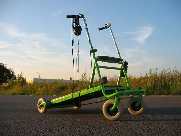 Rollator Leg Wagon met des roues sur un tapis roulant, le fait fonctionner lorsque vous faites de l'exercice