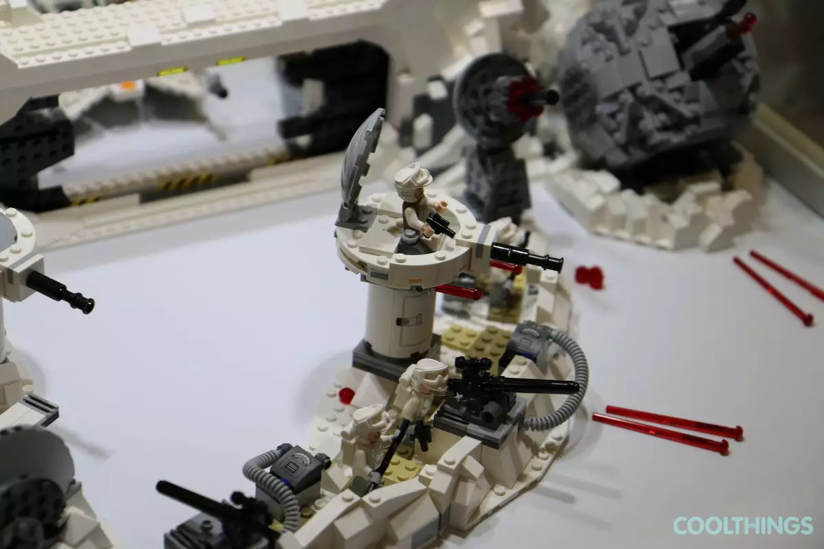 Ексклузивни слики од LEGO Star Wars 75098 Assault on Hoth 7132_4