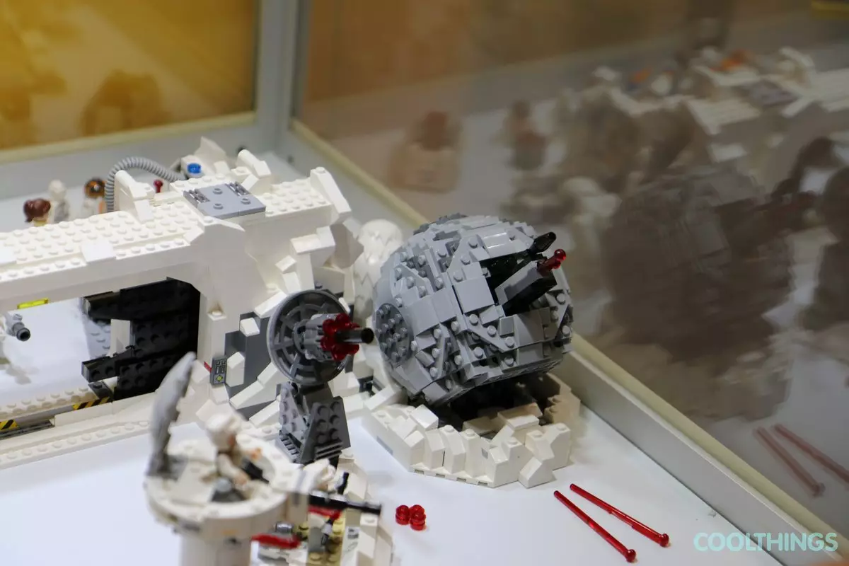 LEGO Star Wars Set 75098 Assault On Hoth exkluzív képek 7132_5