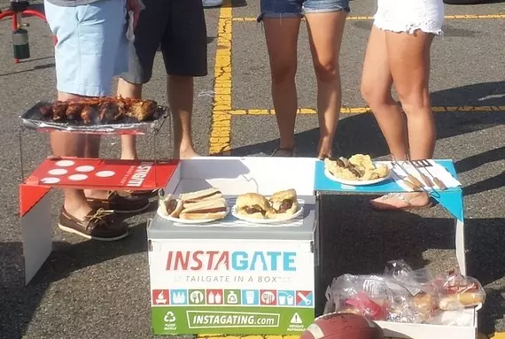 Instagate riempie un'intera festa del portellone posteriore in un'unica scatola di 3x2x2 piedi